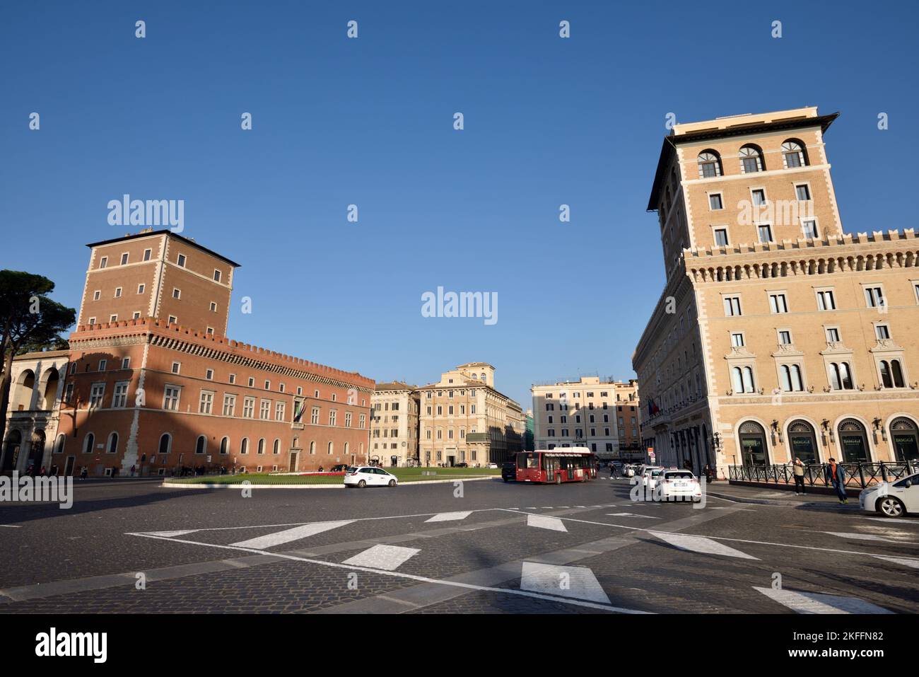 piazza venezia, rome, italy Stock Photo - Alamy