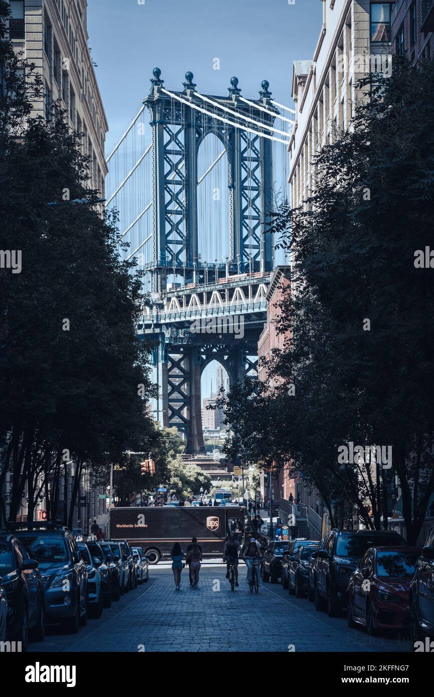 Vertical shot brooklyn bridge hi-res stock photography and images - Alamy