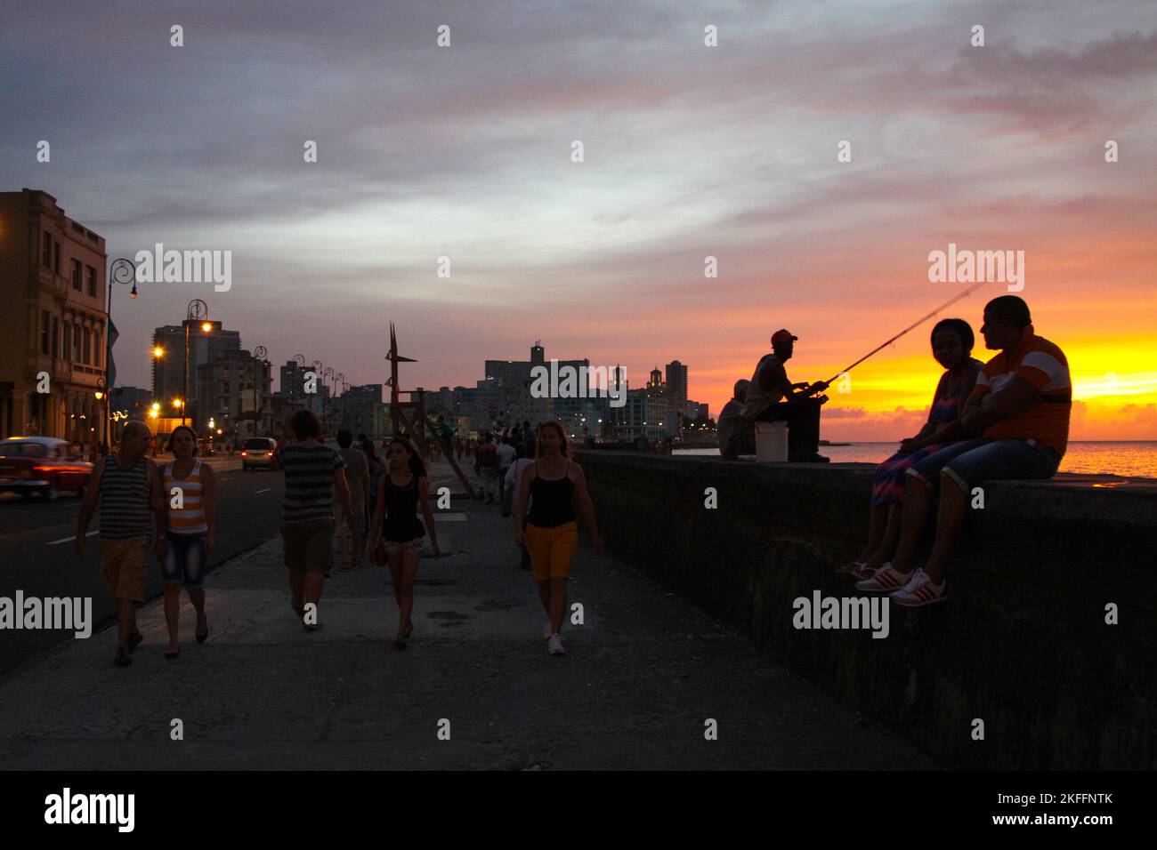 Cubans fishing on malecon havana hi-res stock photography and images ...