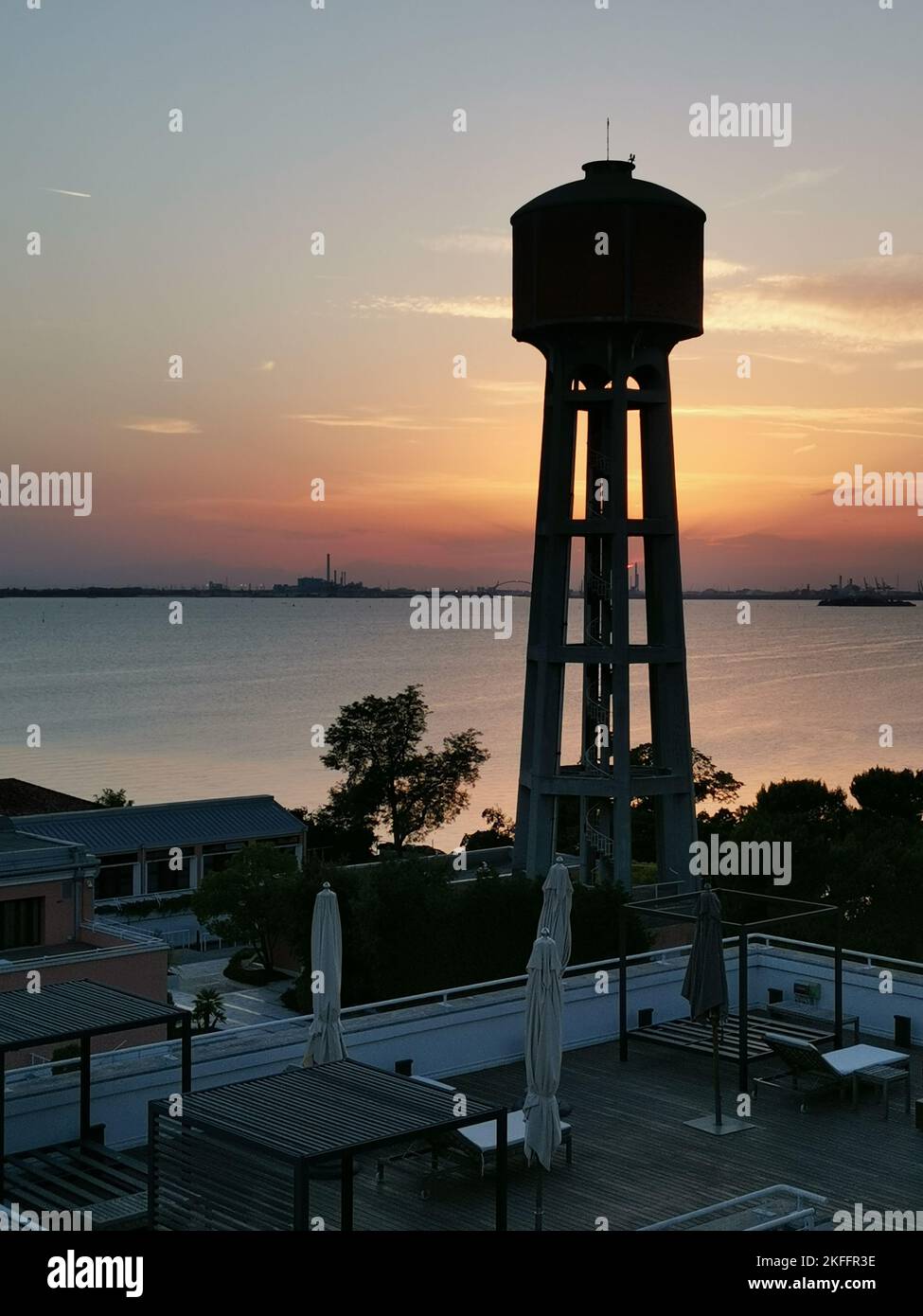 Metal water tower hi-res stock photography and images - Alamy