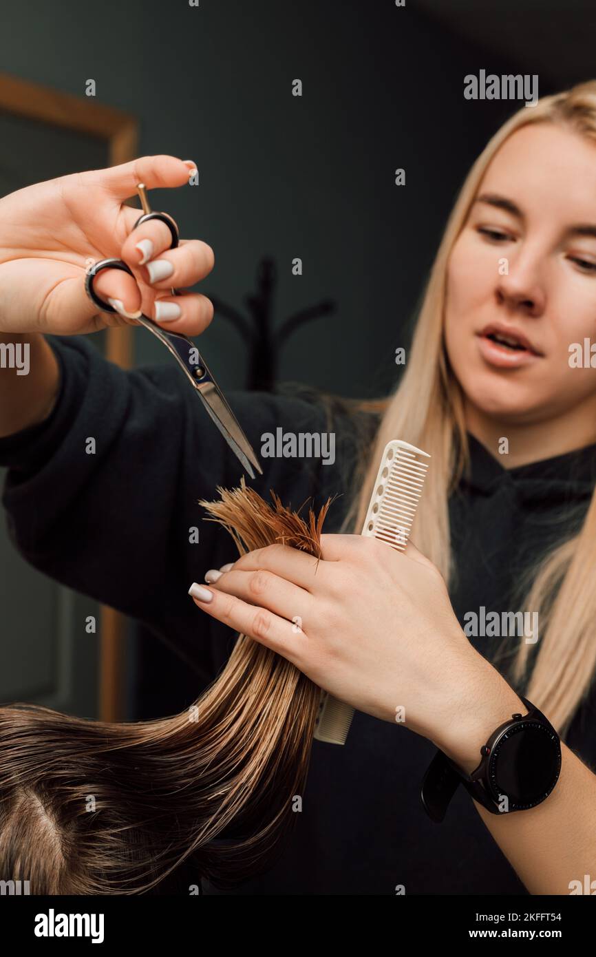Cuts hairdressing hi-res stock photography and images - Alamy