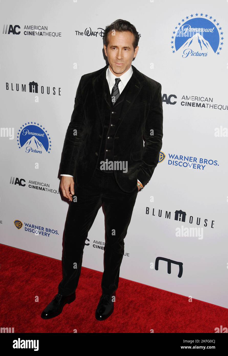 BEVERLY HILLS, CALIFORNIA - NOVEMBER 17: Honoree Ryan Reynolds attends ...