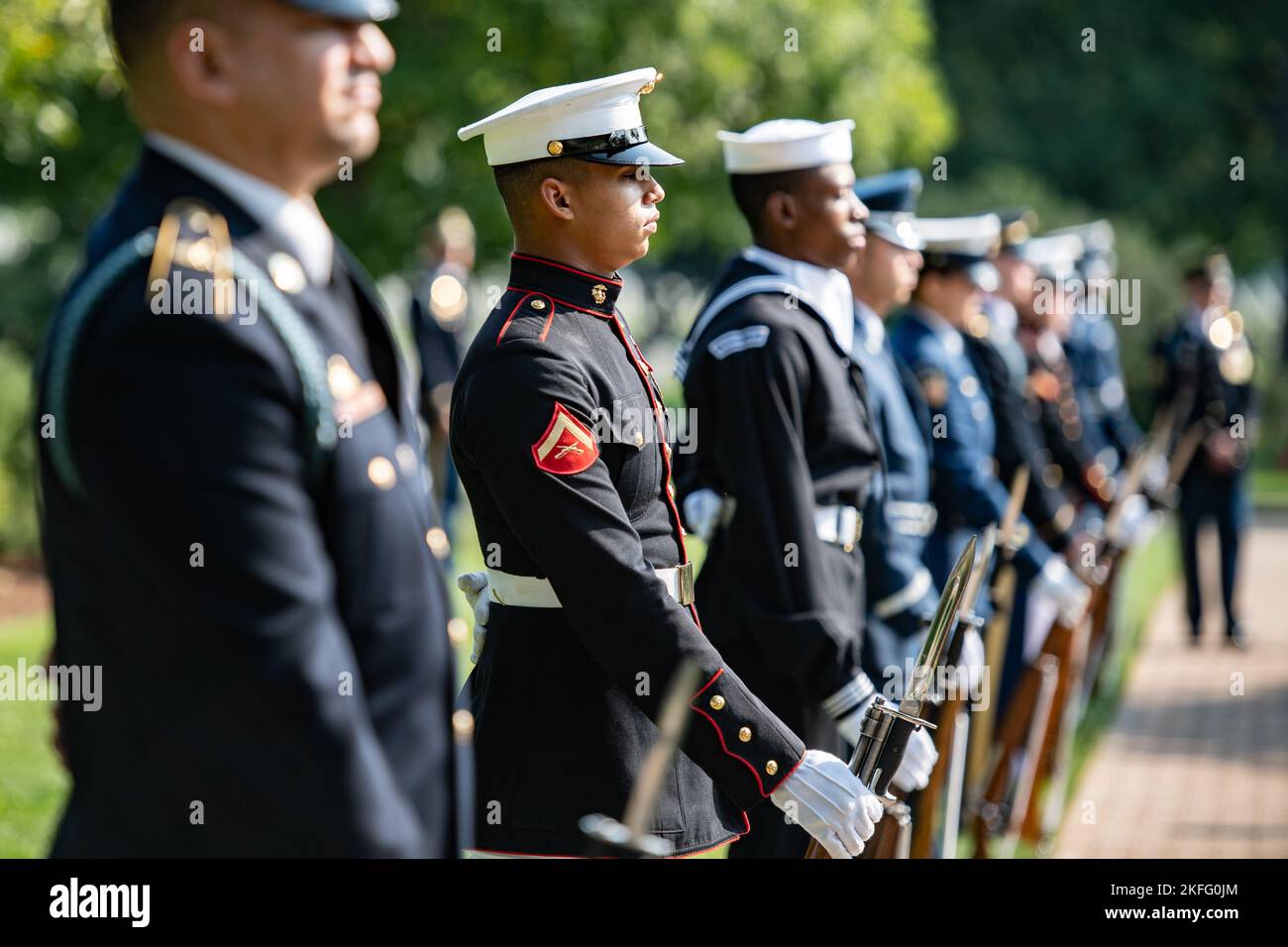 Service members conduct an Armed Forces Full Honor Wreath-Laying ...