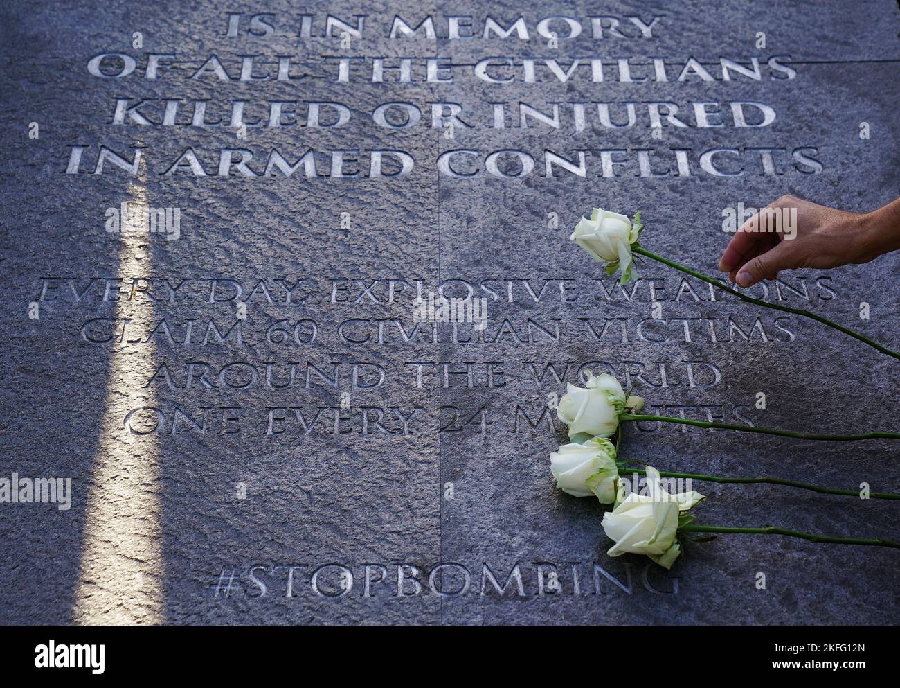 Unveiling monument sign hi-res stock photography and images - Alamy