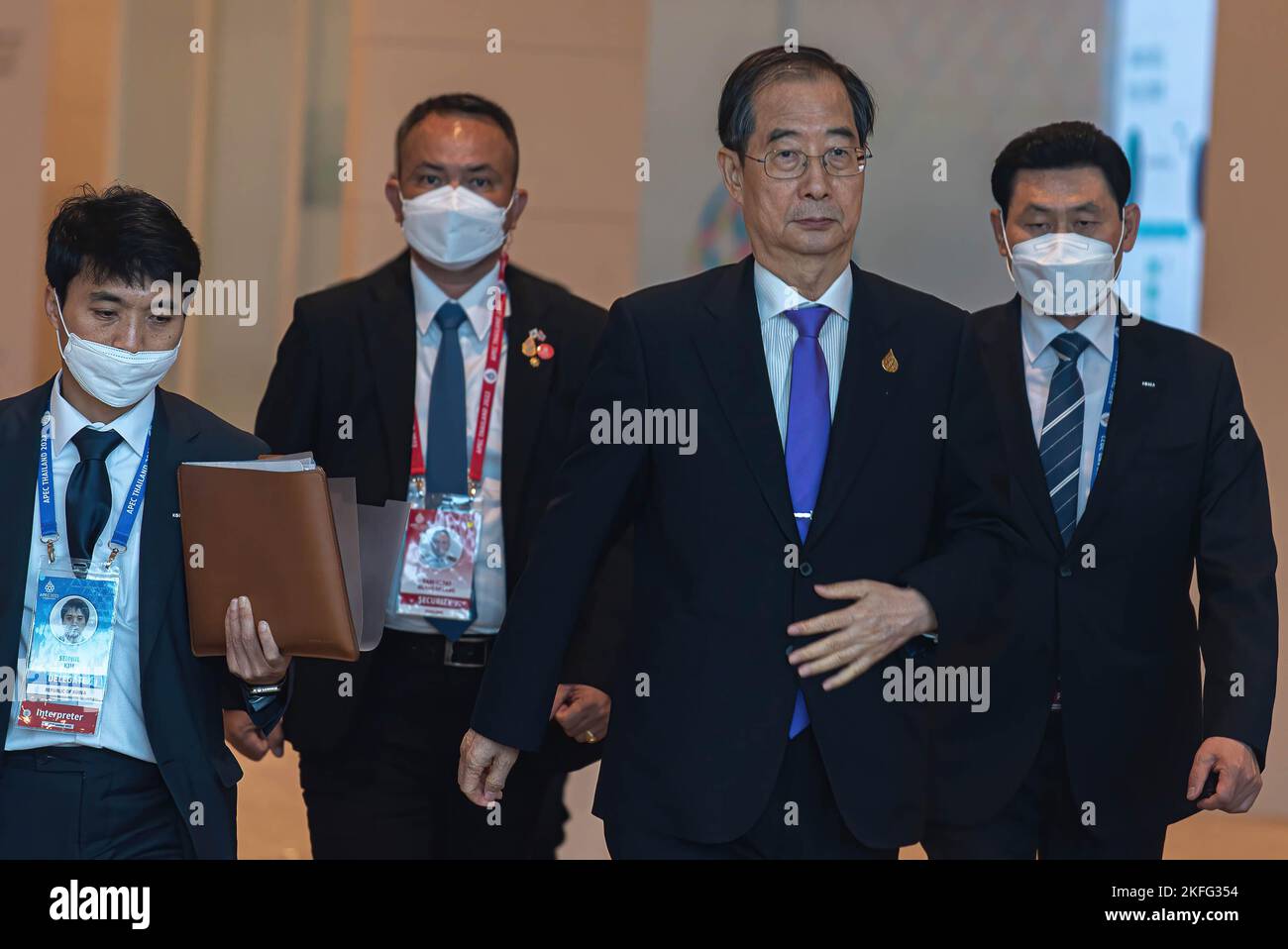 South Korea Prime Minister Han Duck-soo enters the APEC Leaders ...