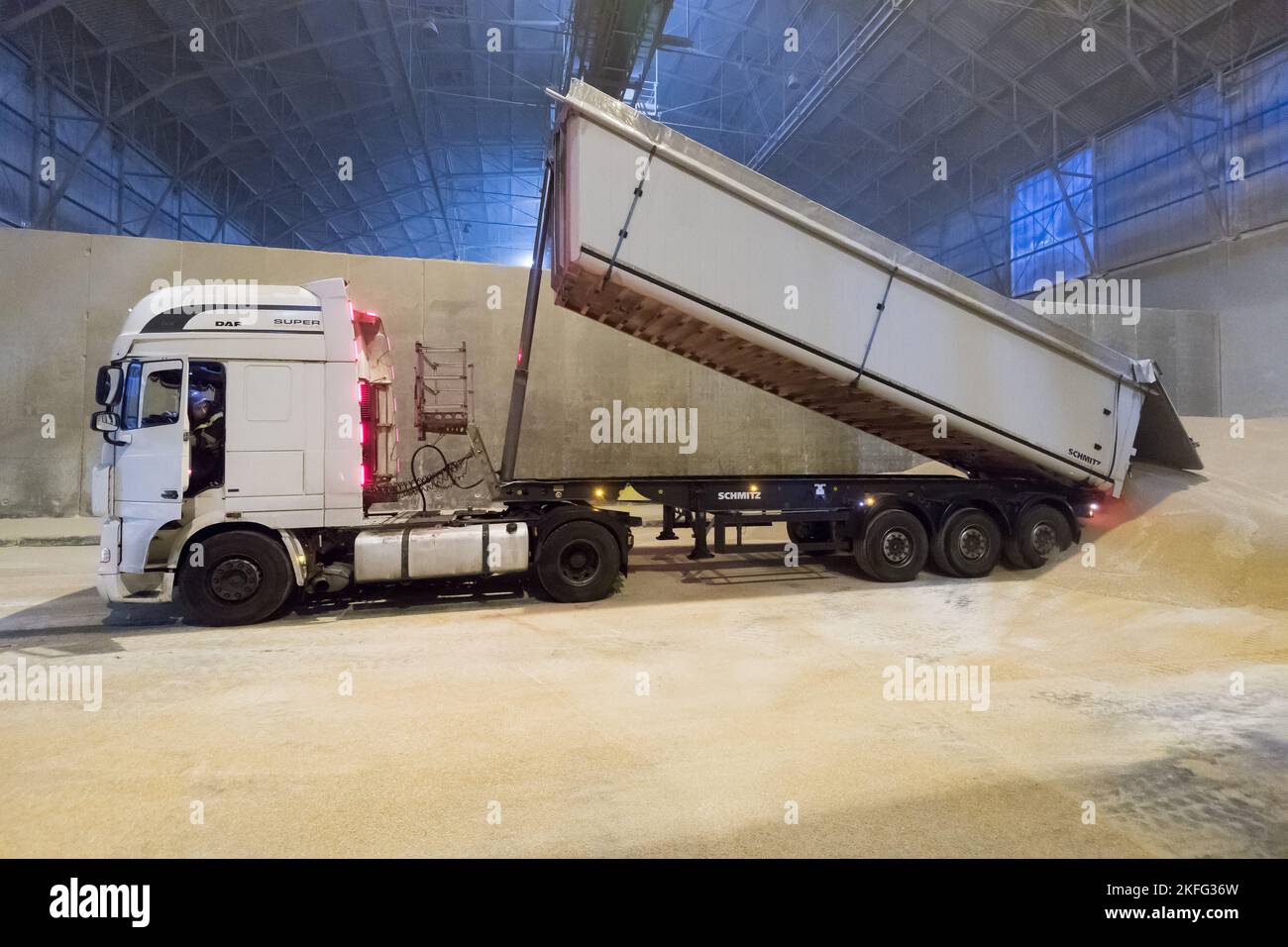 Grain elevator terminal hi-res stock photography and images - Alamy
