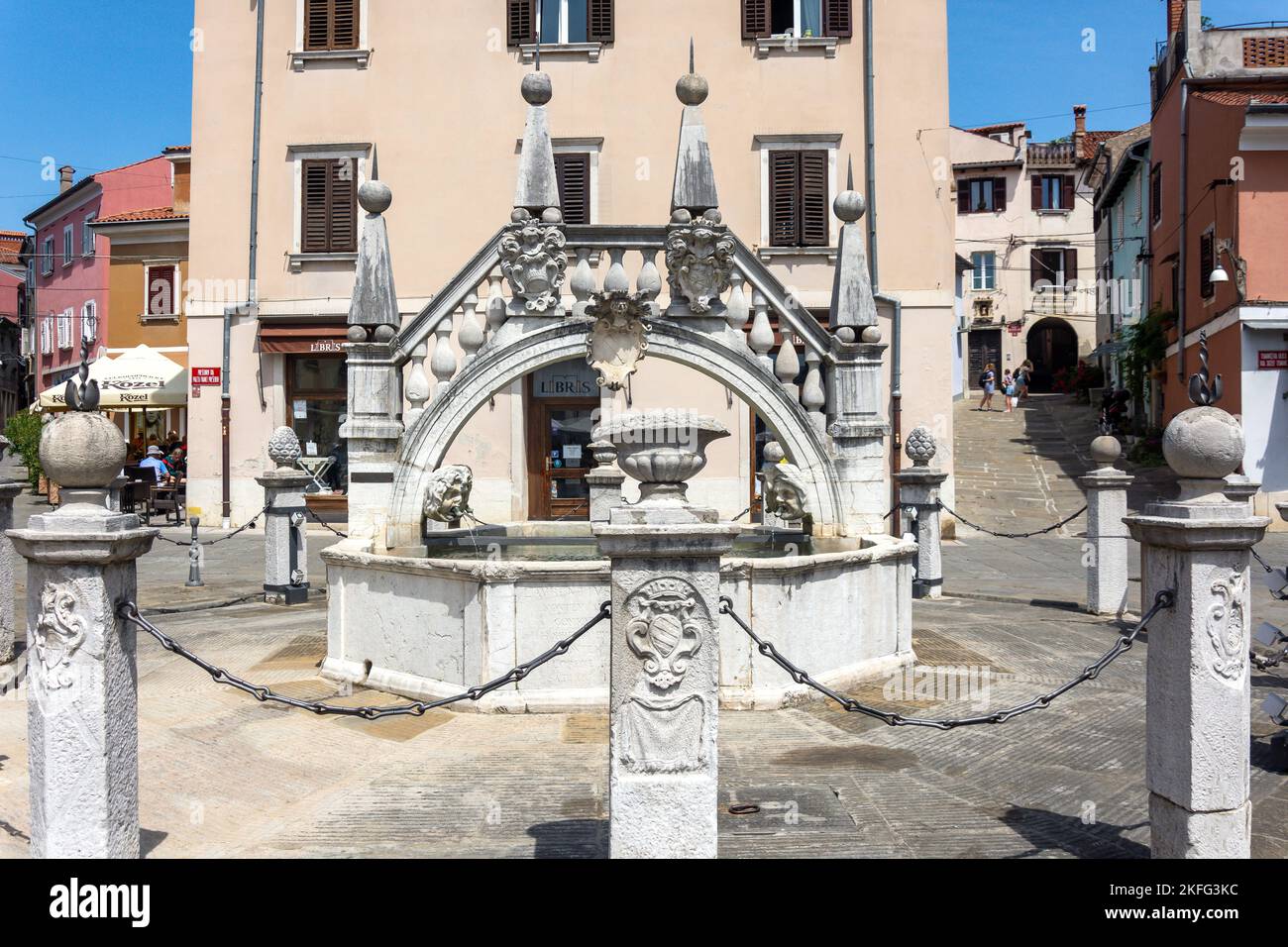 Fountain bridge hi-res stock photography and images - Alamy