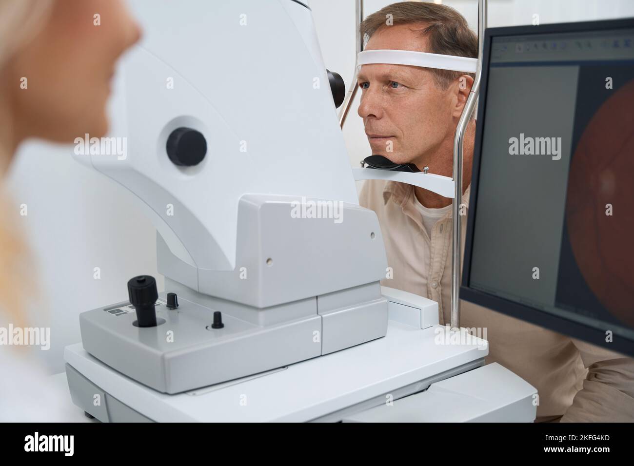 Close-up photo of medical worker testing patient eyes Stock Photo - Alamy