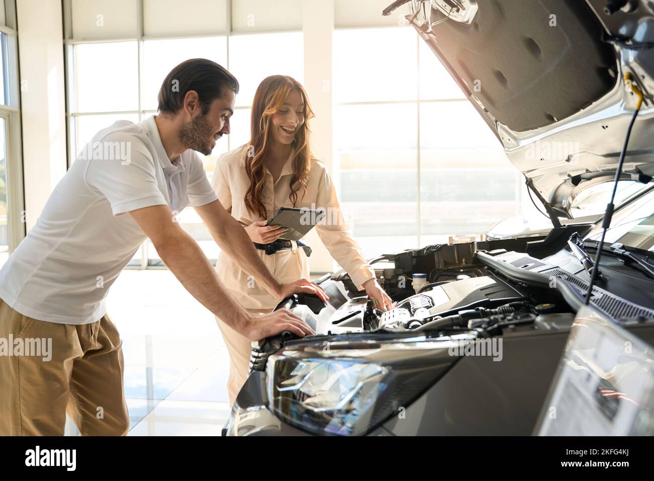 Friendly salesperson hi-res stock photography and images - Alamy