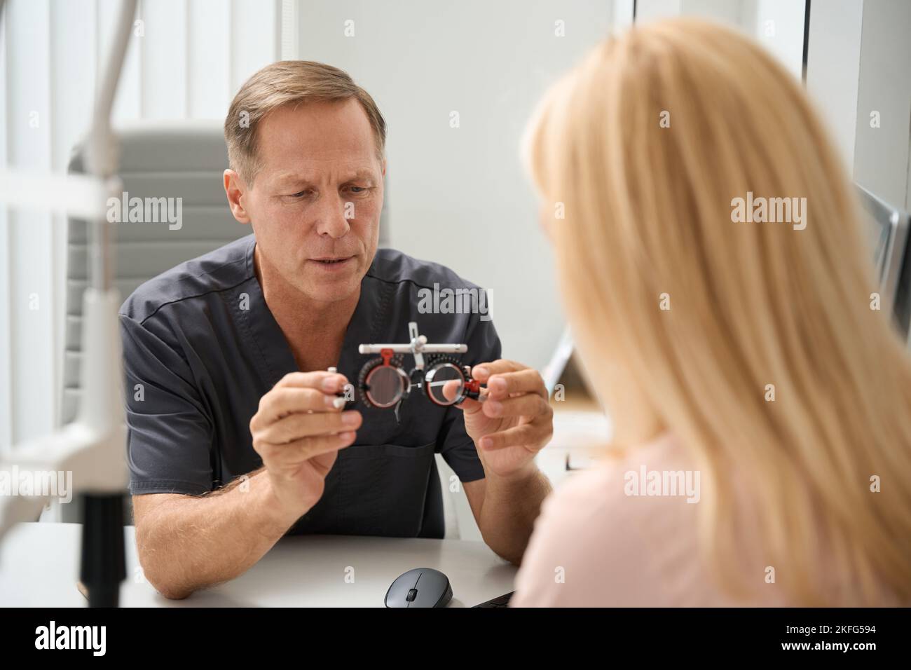 Diagnosing vision hi-res stock photography and images - Alamy