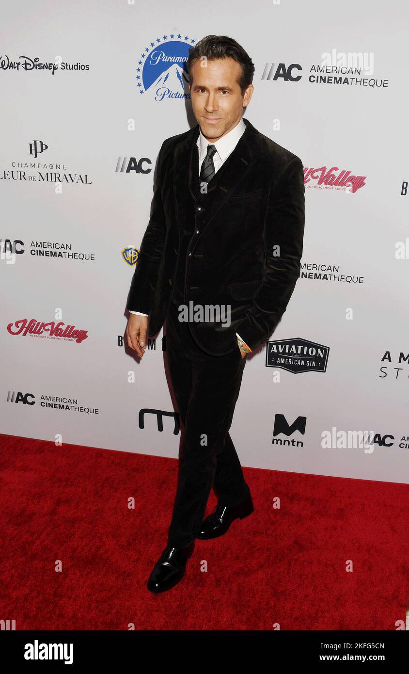 BEVERLY HILLS, CALIFORNIA - NOVEMBER 17: Honoree Ryan Reynolds attends ...