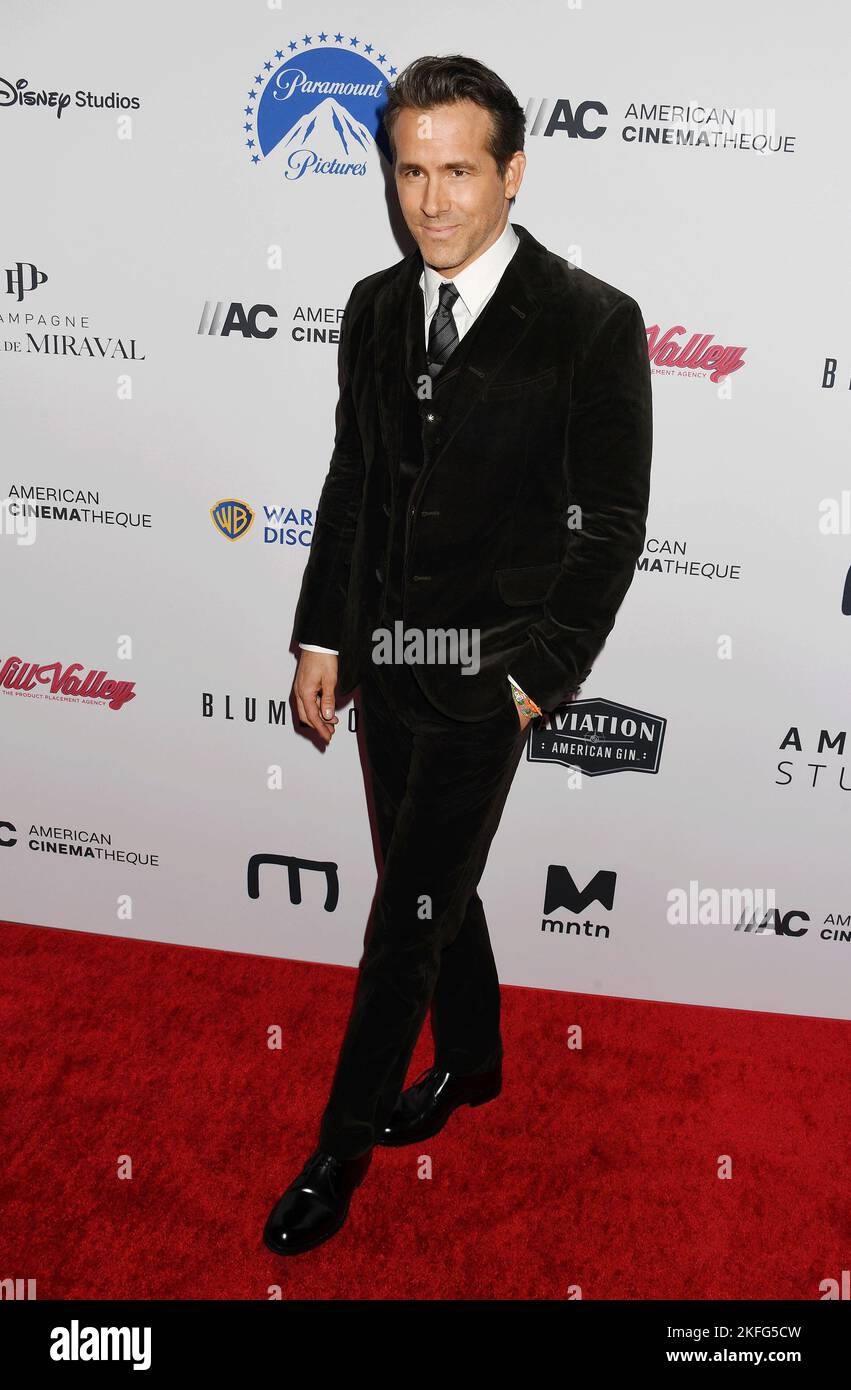 BEVERLY HILLS, CALIFORNIA - NOVEMBER 17: Honoree Ryan Reynolds attends ...