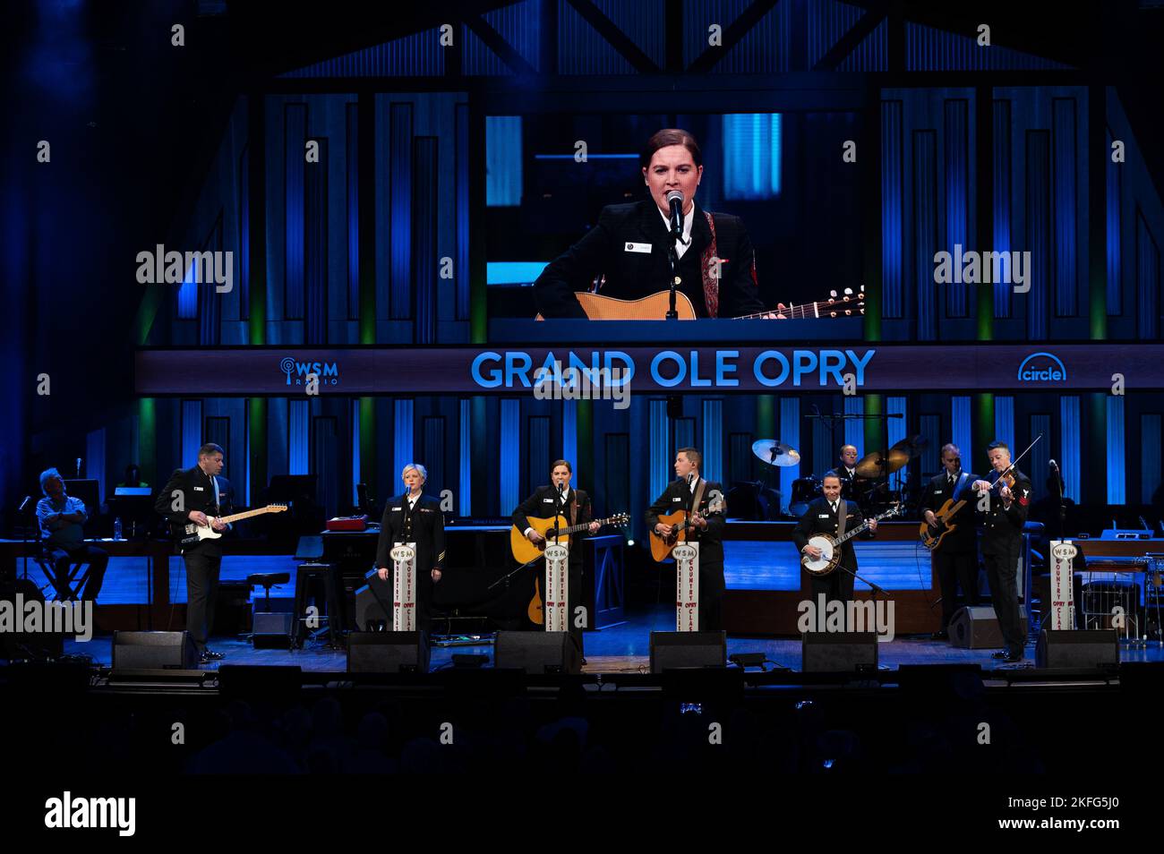 U.S. Navy Band Country Current performs for thousands of country music ...