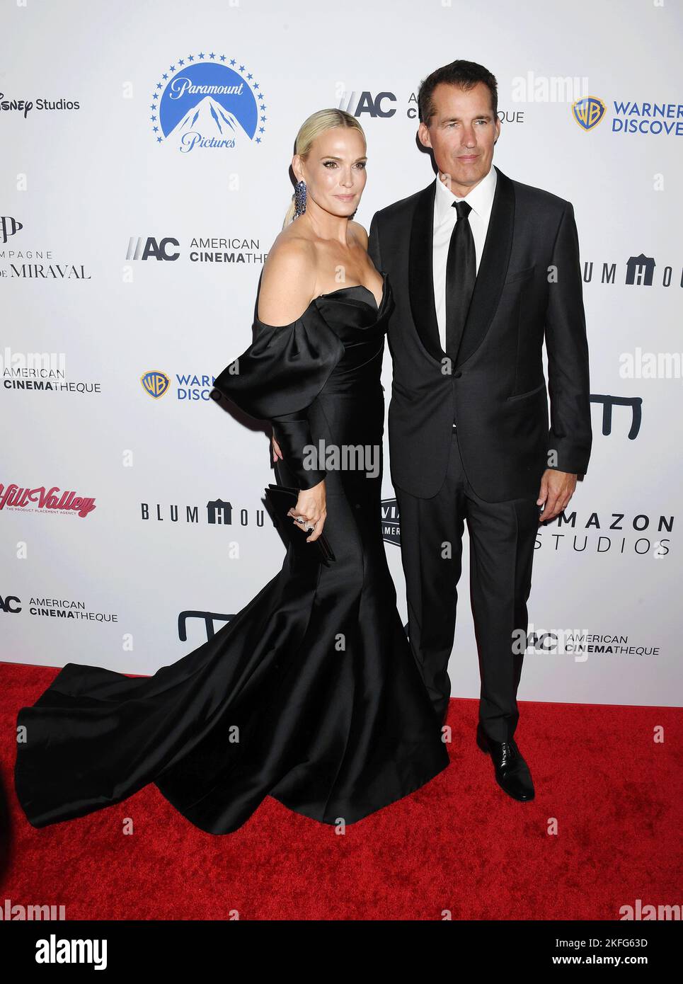 BEVERLY HILLS, CALIFORNIA - NOVEMBER 17: (L-R) Molly Sims and Scott ...