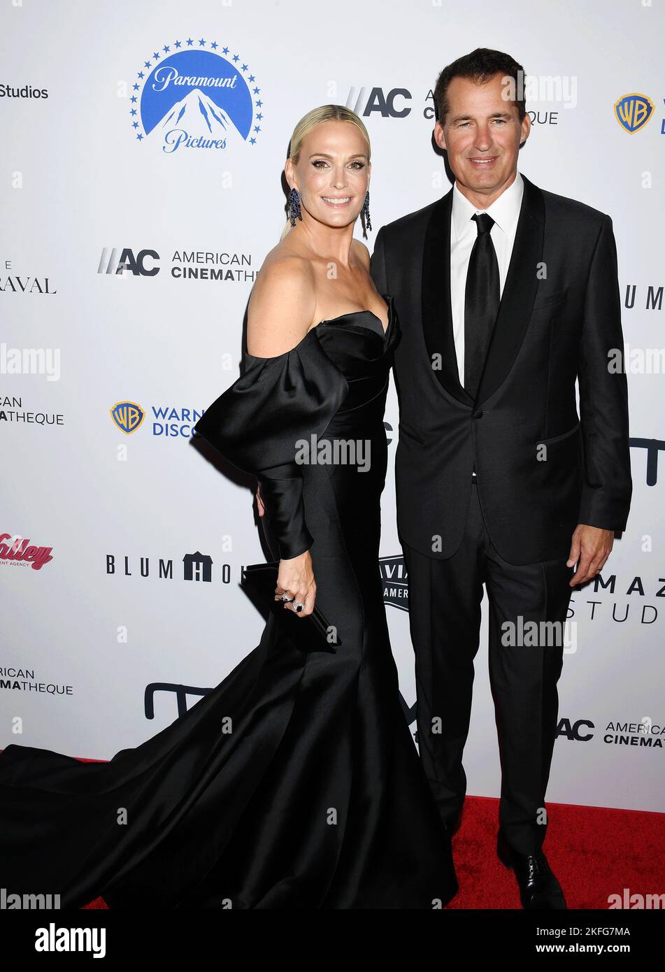 Beverly Hills, California, USA. 17th Nov, 2022. (L-R) Molly Sims and ...