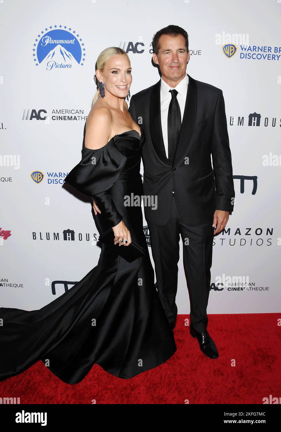 Beverly Hills, California, USA. 17th Nov, 2022. (L-R) Molly Sims and ...