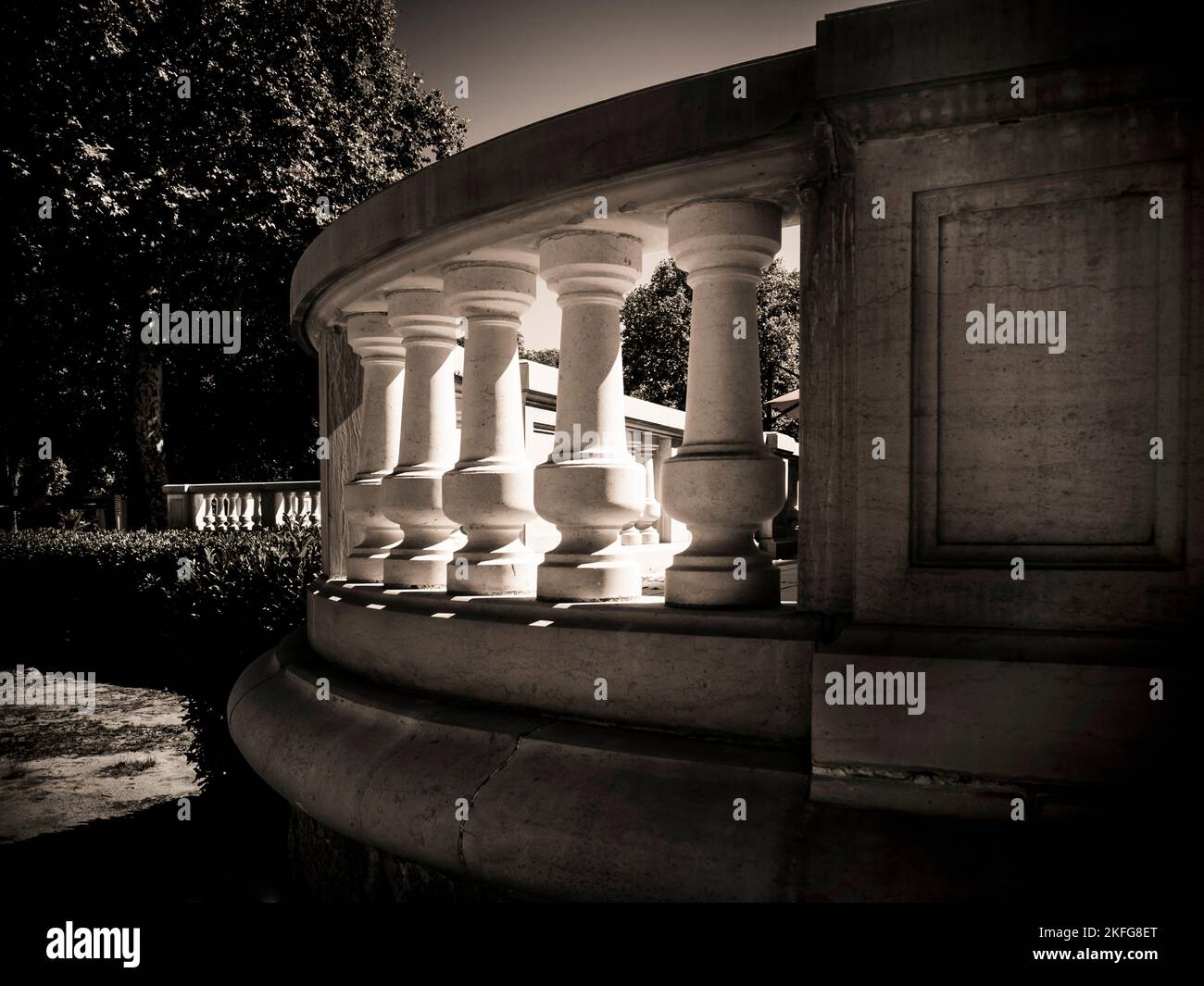 Stone balustrade hi-res stock photography and images - Alamy