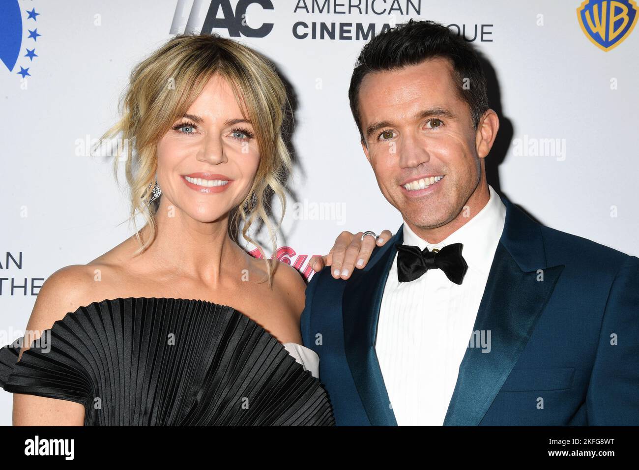 Beverly Hills, California, USA. 17th Nov, 2022. (L-R) Kaitlin Olson and ...