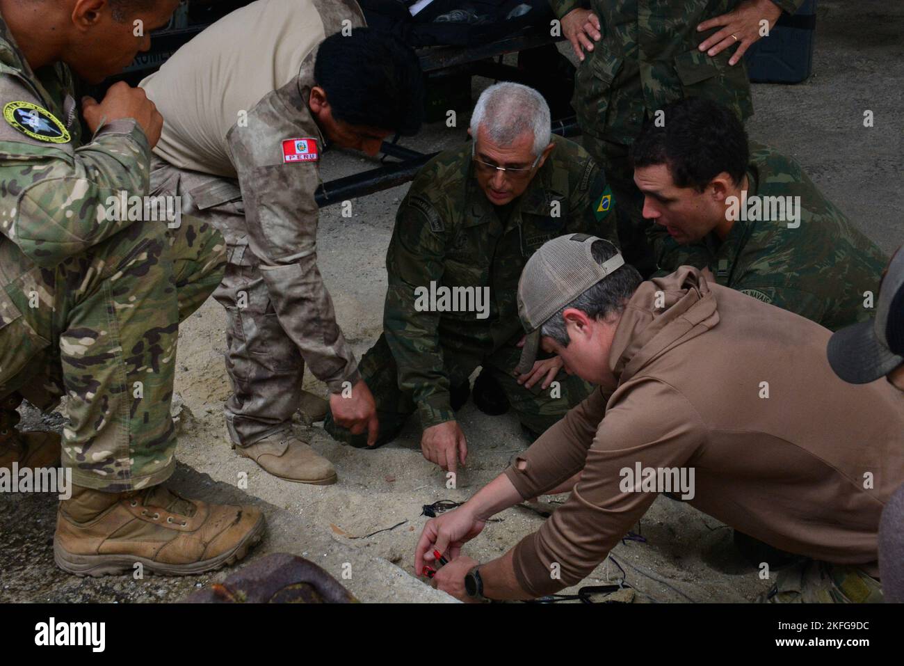 RIO DE JANEIRO (Sept. 15, 2022) Members of Explosive Ordnance Disposal ...