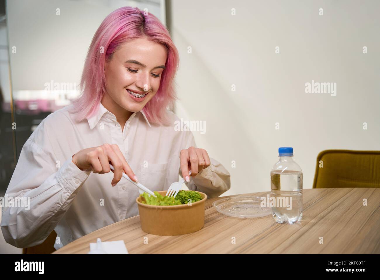 Pretty lady having lunch hi-res stock photography and images - Alamy