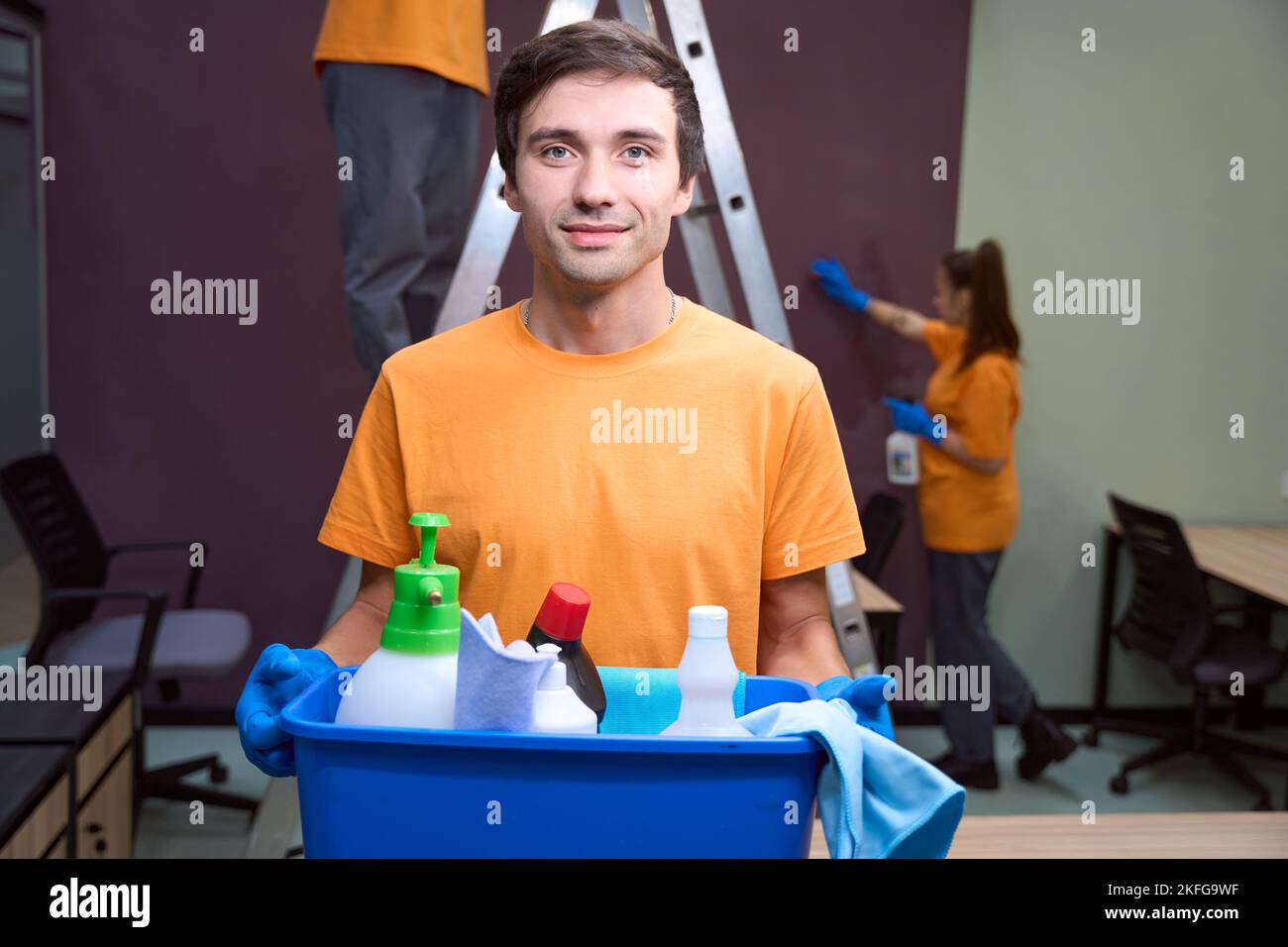 Man holding cleaning supplies hi-res stock photography and images - Alamy