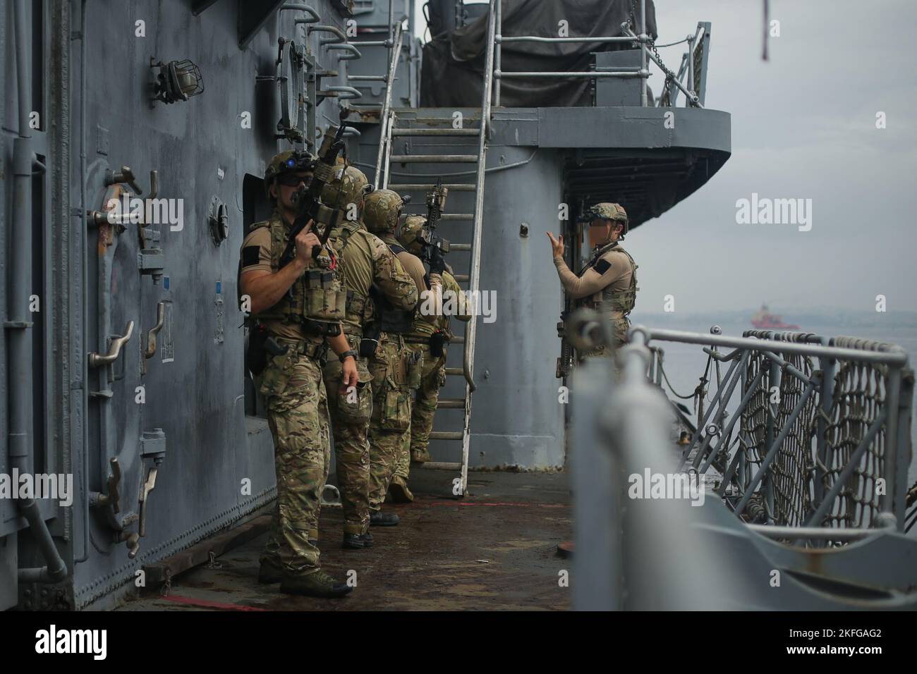 Navy seal team training hi-res stock photography and images - Alamy