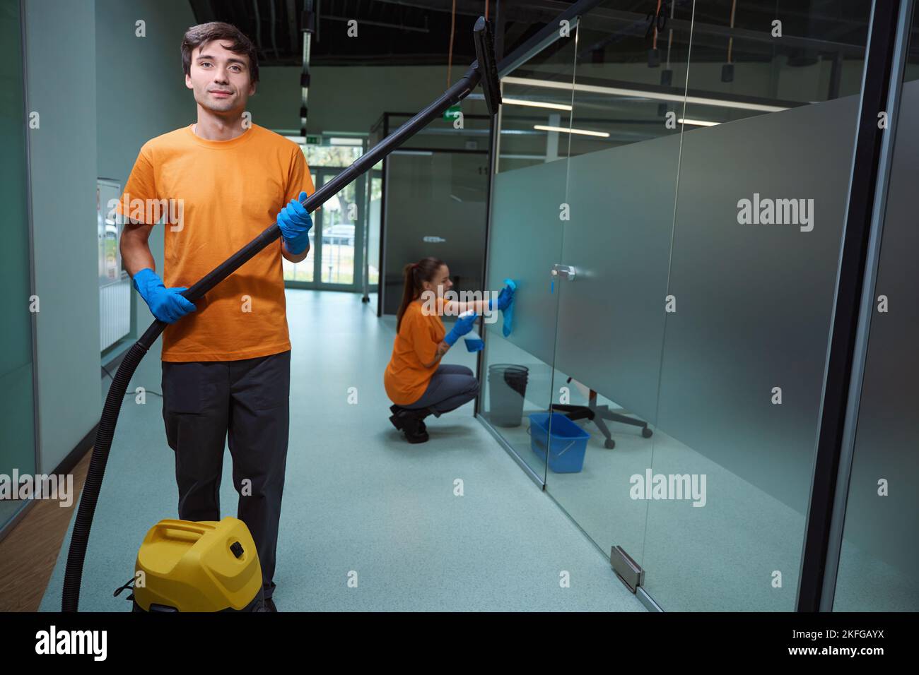 Man holding cleaning supplies hi-res stock photography and images - Alamy