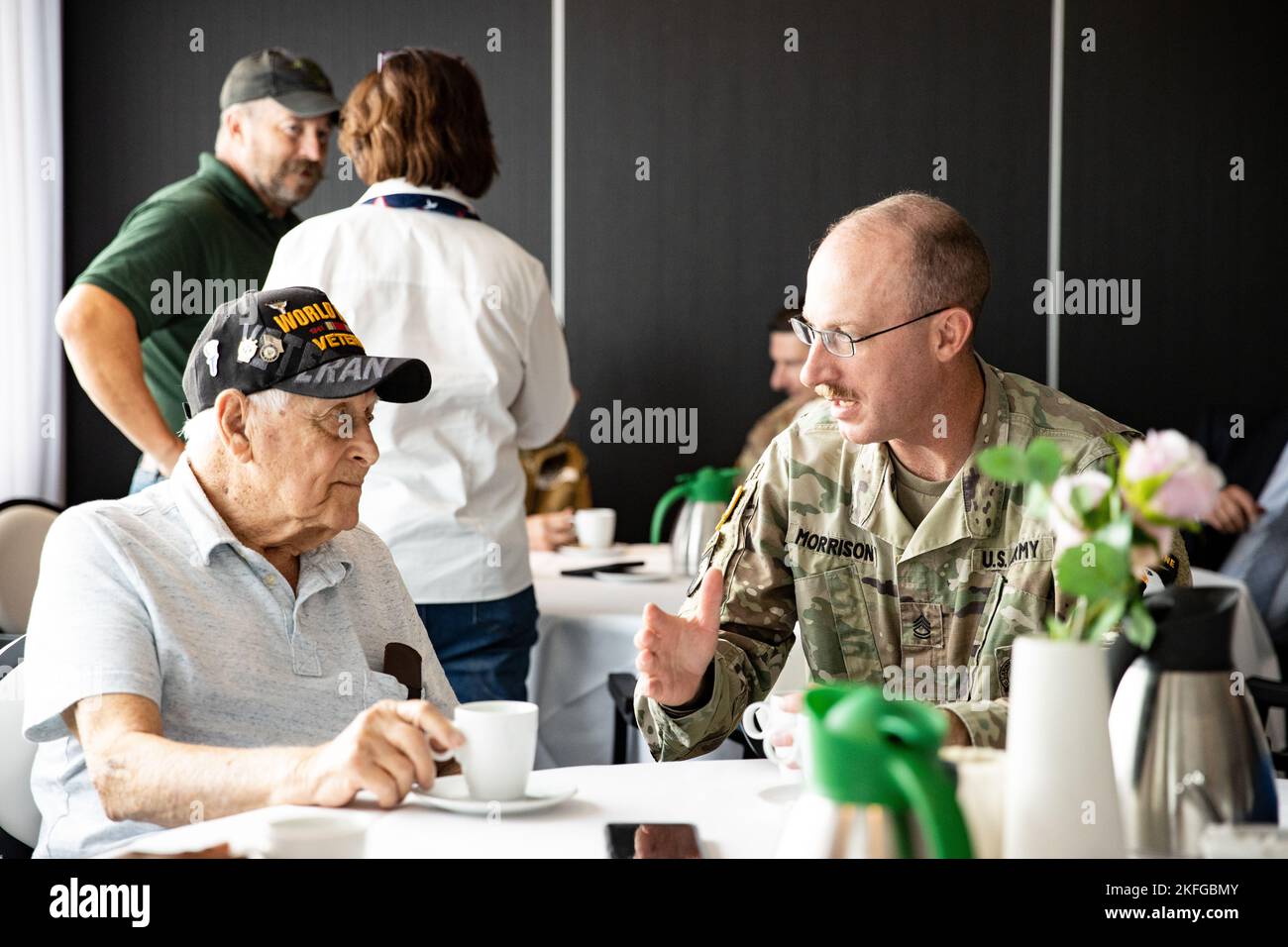 Mr. Alan Chatwin, a U.S. Navy World War II veteran, talks to U.S. Army ...