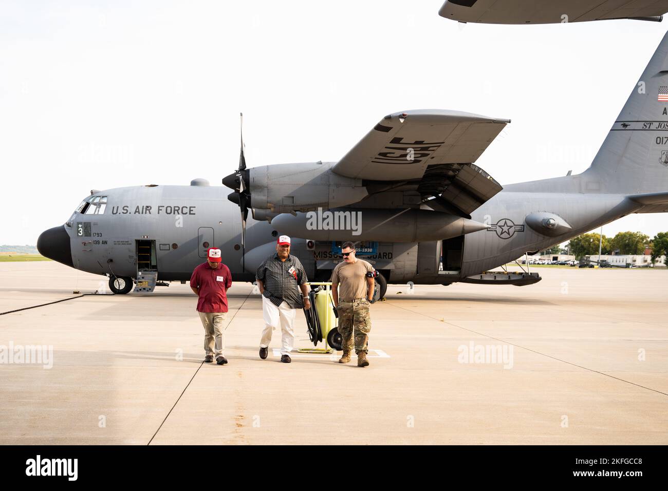 Army Veterans from the 44th Engineer Battalion visit the 139th Airlift ...
