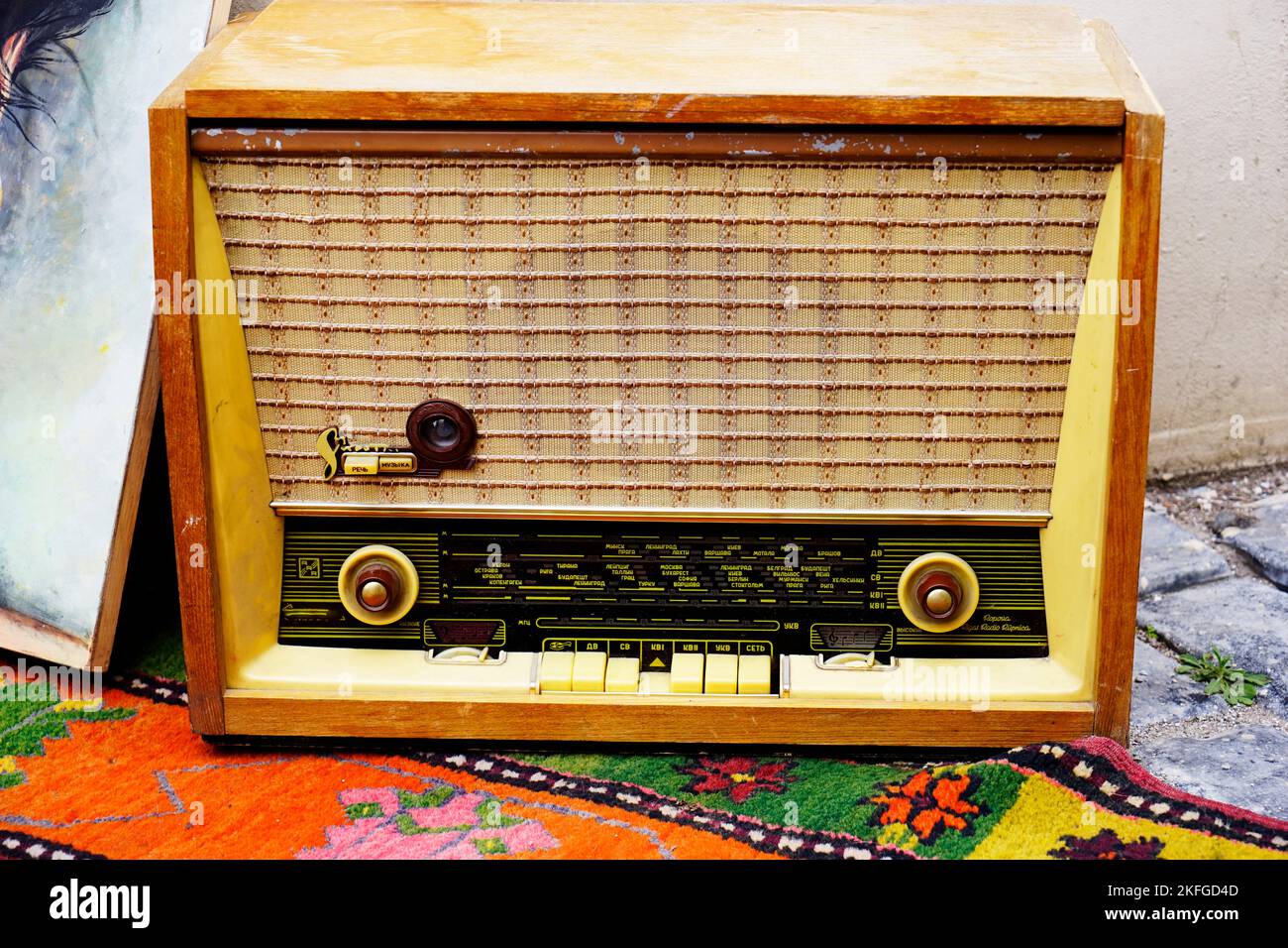 Old vintage retro radio close up Stock Photo - Alamy