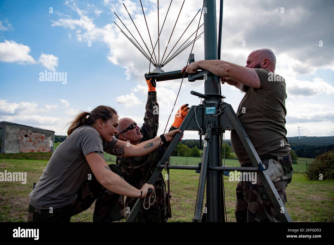 French service members disassemble an antenna used during exercise ...