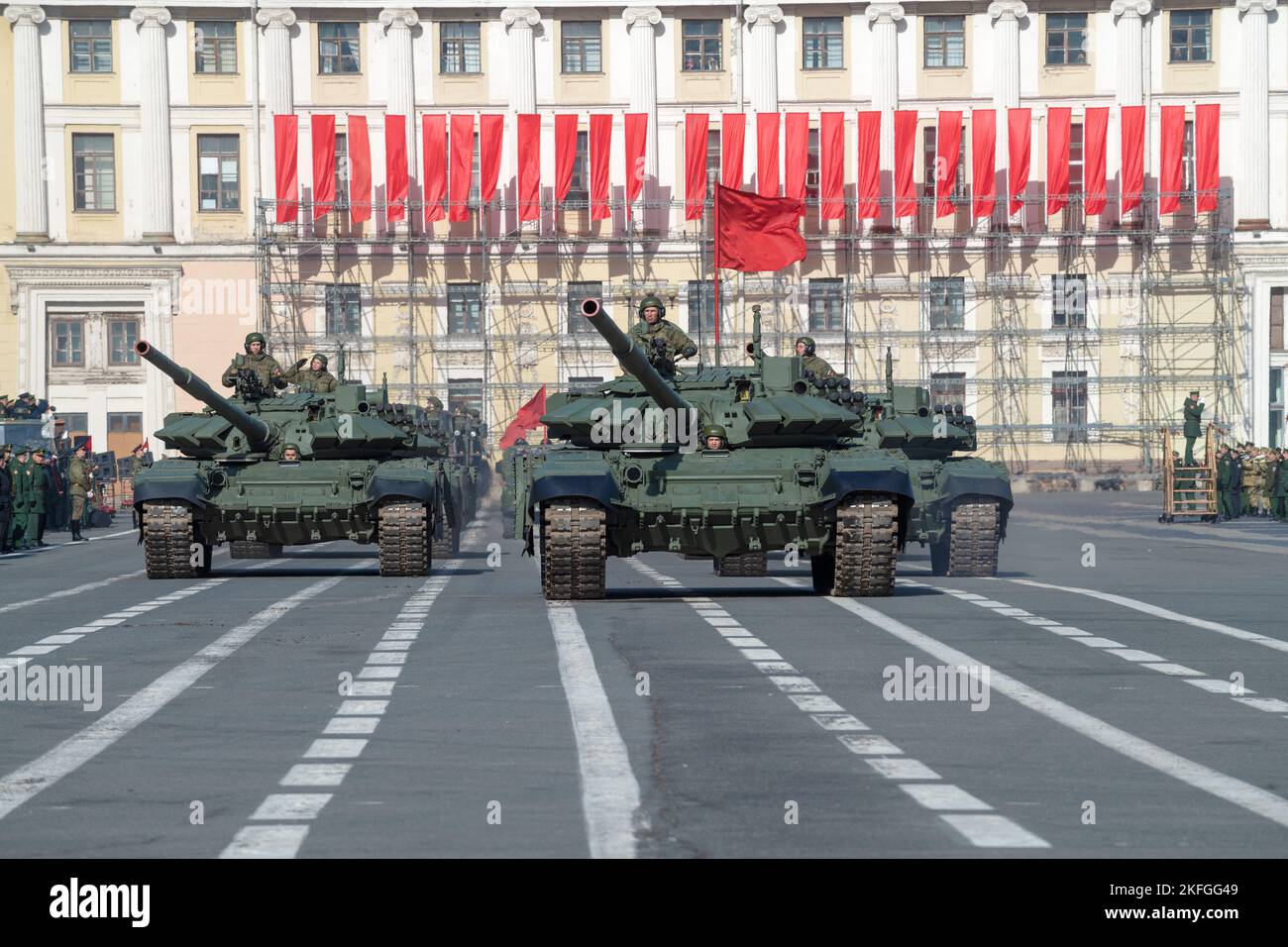 Russian soldiers on parade hi-res stock photography and images - Alamy