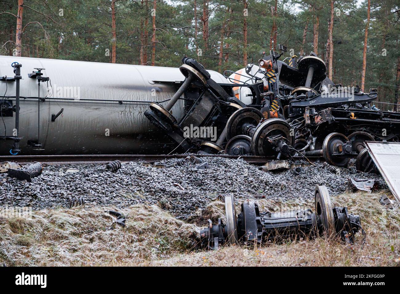 Leiferde, Germany. 18th Nov, 2022. Several wheel axles of the freight ...