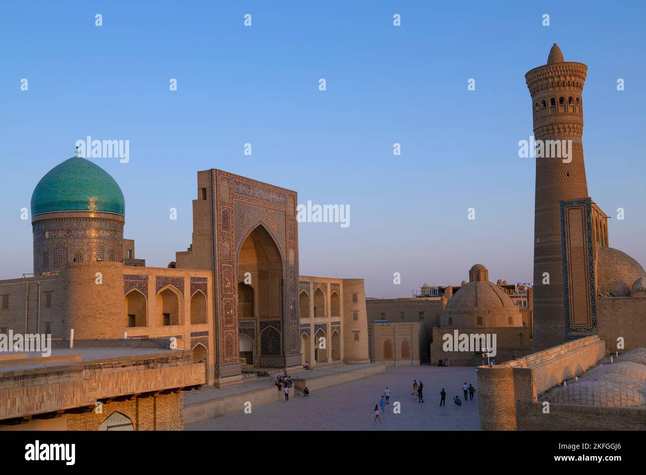 BUKHARA, UZBEKISTAN - SEPTEMBER 08, 2022: Mir-i-Arab madrasah and Poi-Kalon minaret on a evening ...