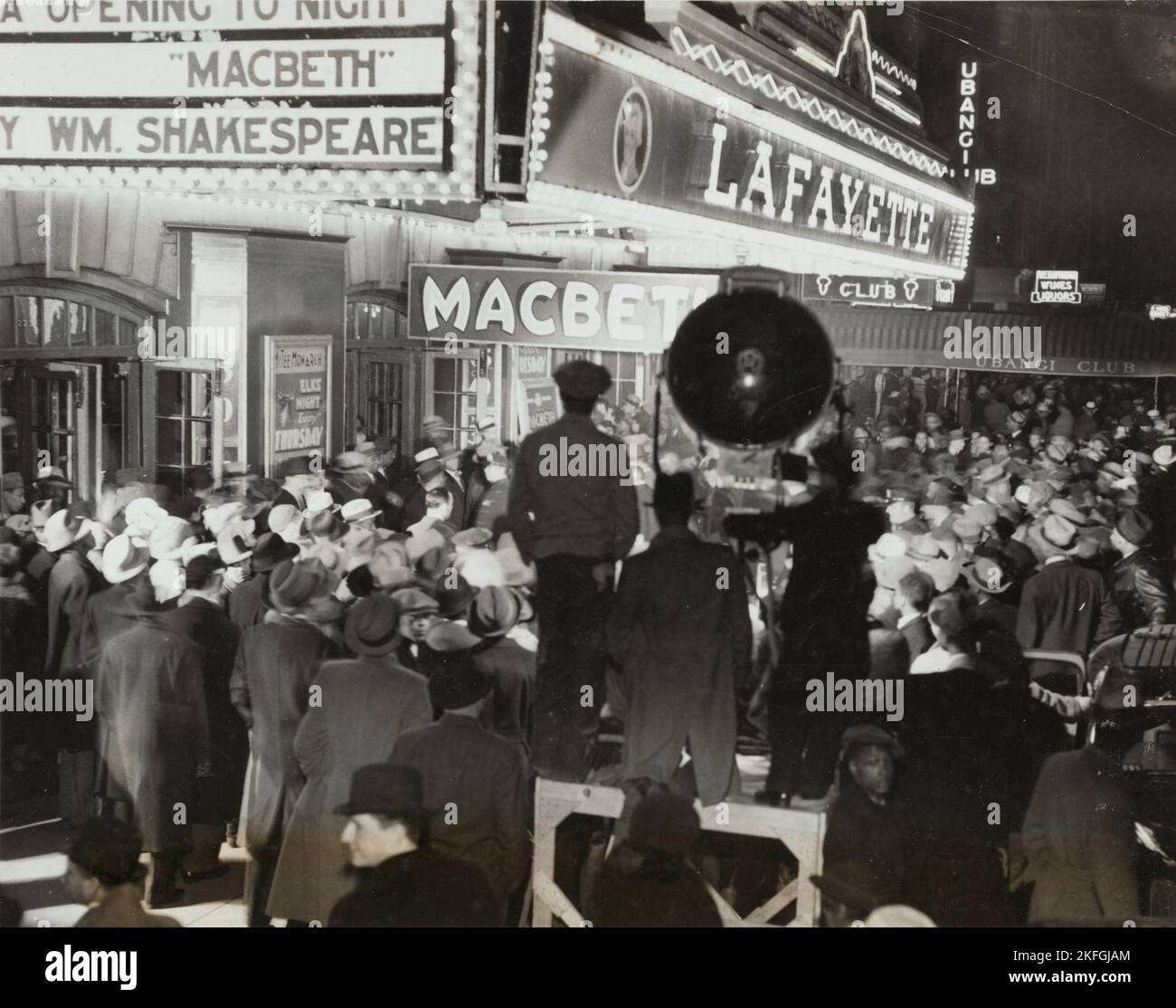 1930s woman crowd usa hi-res stock photography and images - Alamy