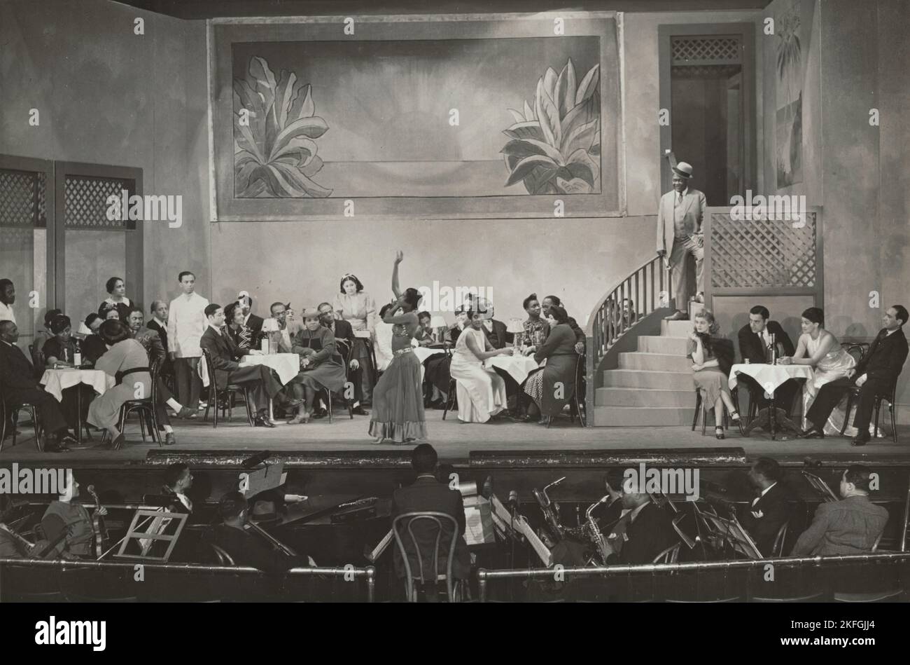 Cabaret drama in 20th century hi-res stock photography and images - Alamy
