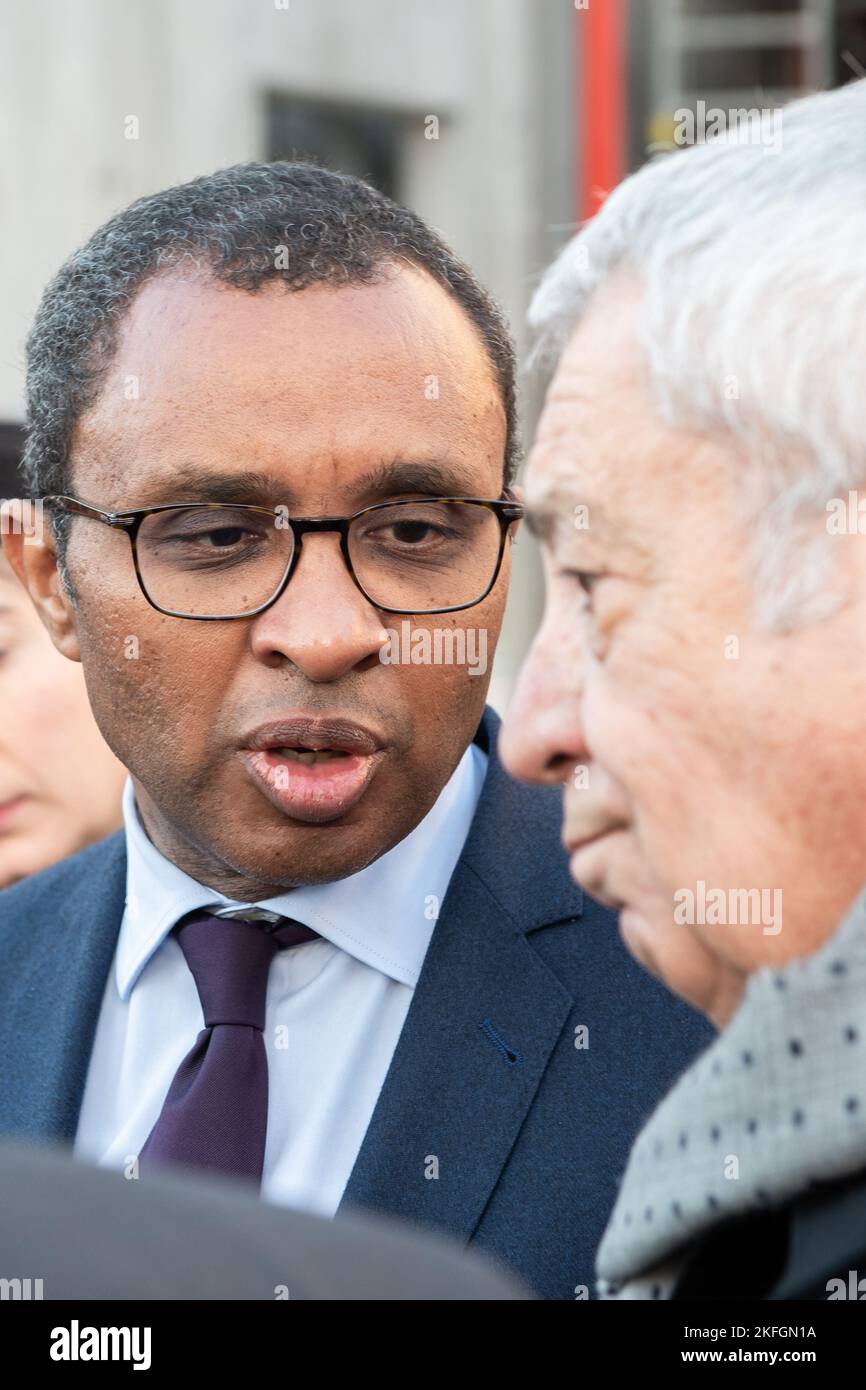 Pap Ndiaye (L) talks to Roland Carta, architect of the future ...