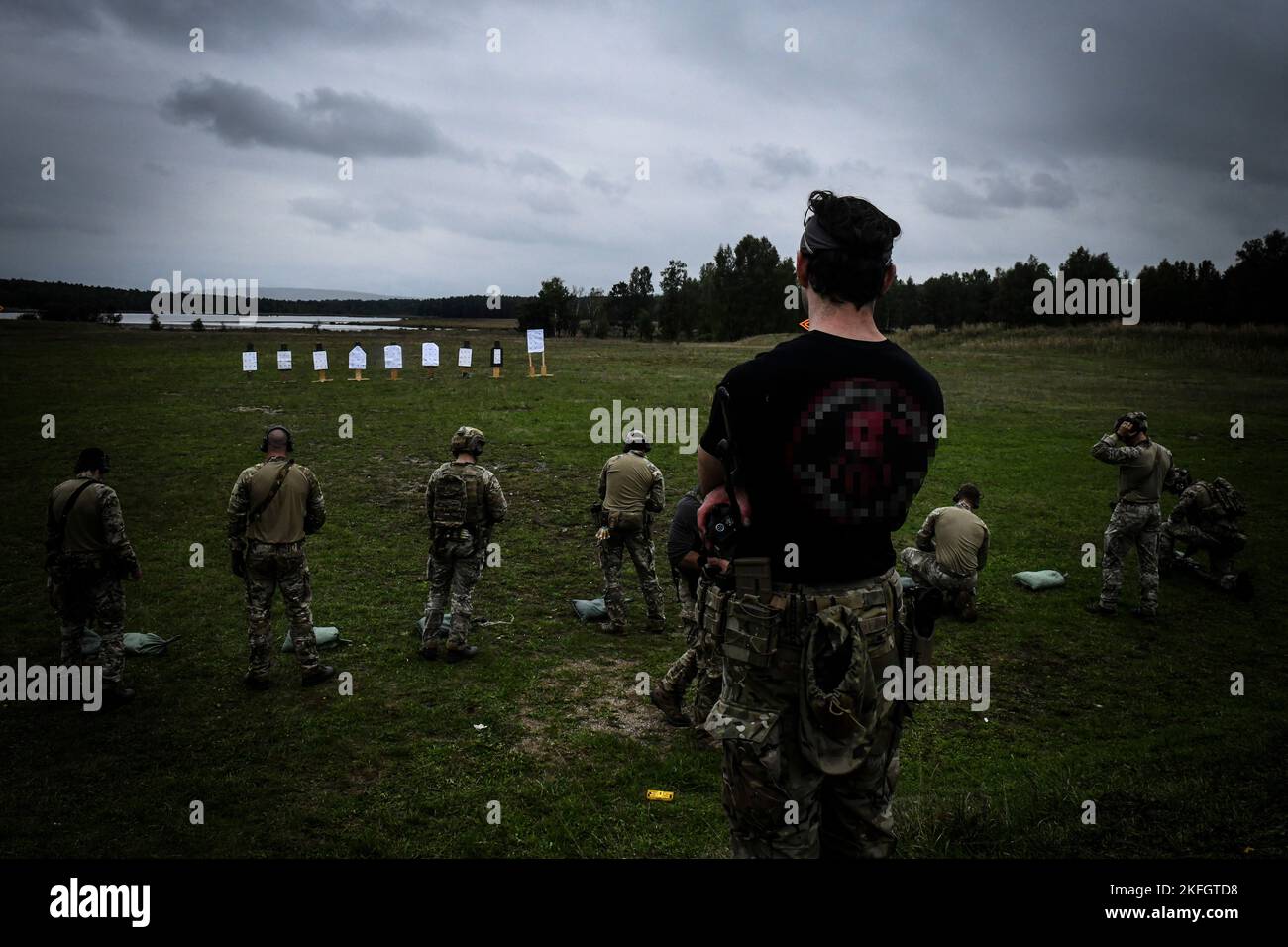 Close quarter battle exercise hi-res stock photography and images - Alamy
