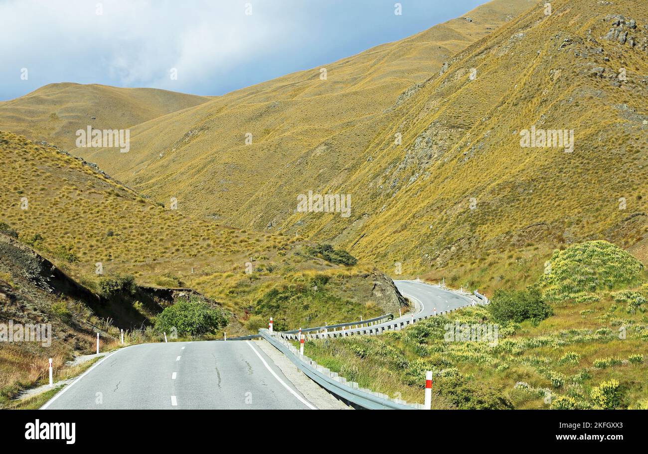 Crown range road hi-res stock photography and images - Alamy