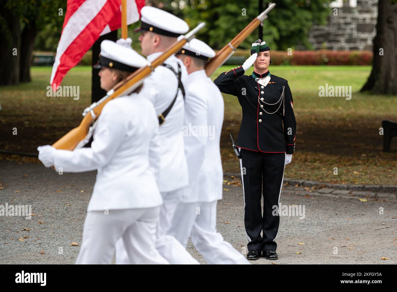 OSLO (Sept. 16, 2022) A Norwegian soldier salutes the American flag ...