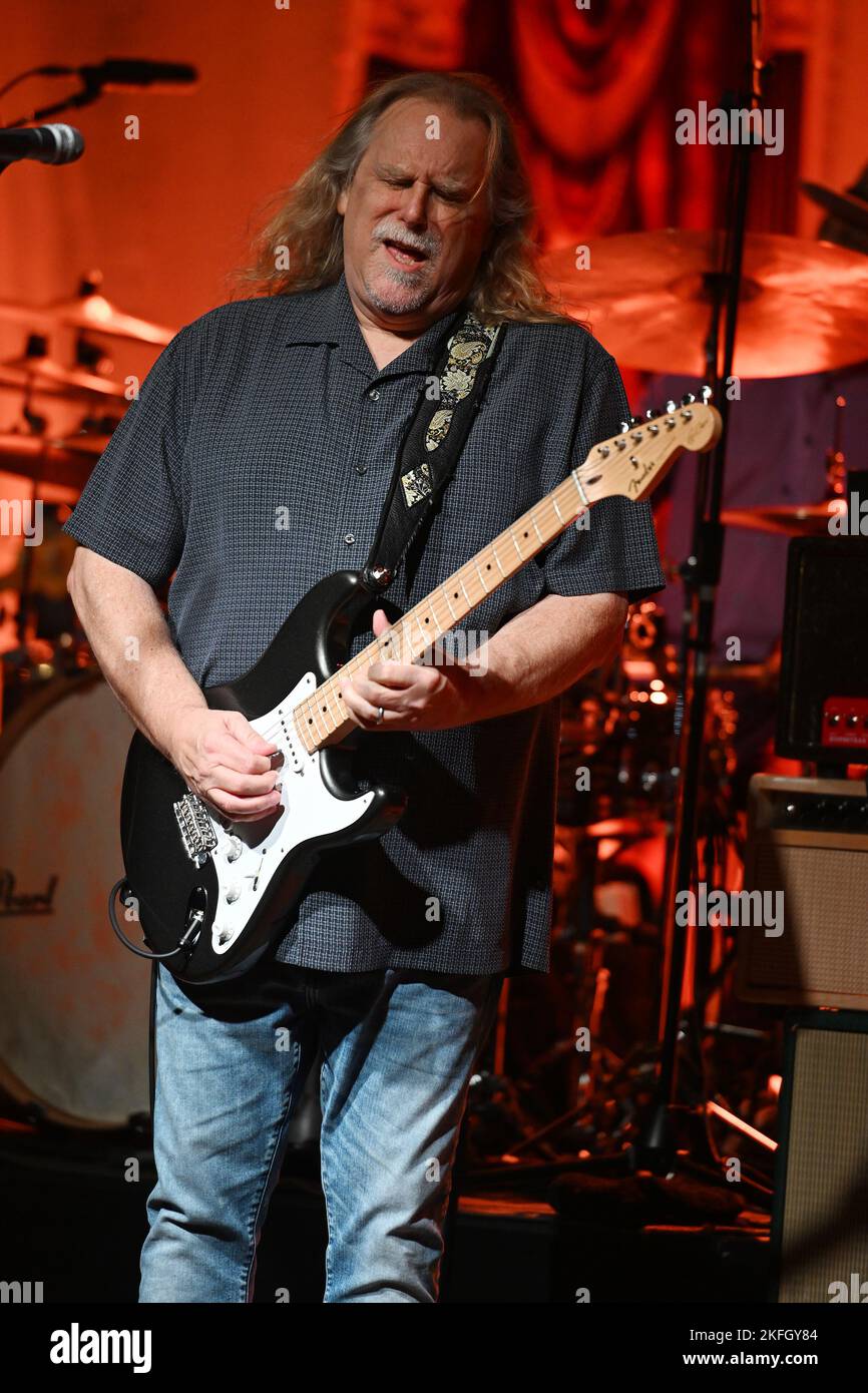 Pompano Beach FL, USA. 17th Nov, 2022. Warren Haynes performs during ...