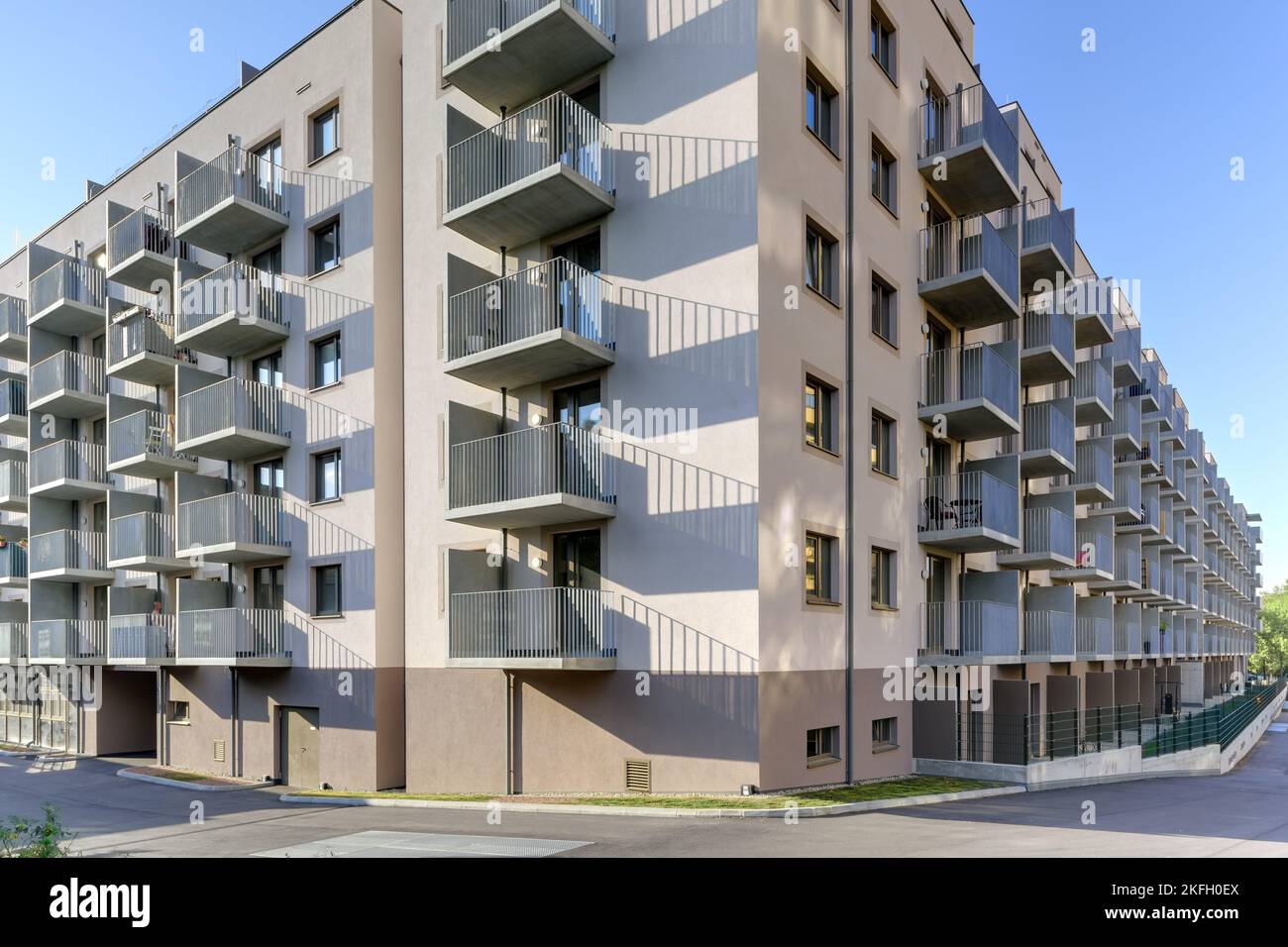 Wien, Wohnhausanlage Geiselbergstraße 28, 'Wohngarten' // Vienna ...