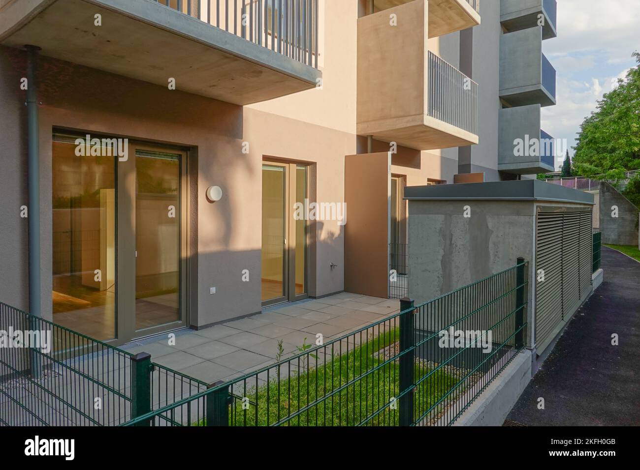 Vienna housing hi-res stock photography and images - Alamy