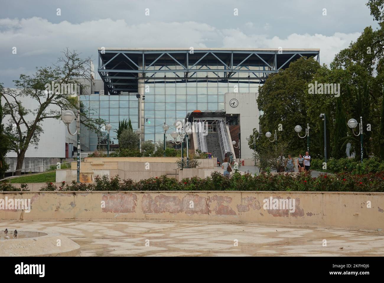 Frankreich, Lyon, Bahnhof Perrache, Busbahnhof // France, Lyon ...
