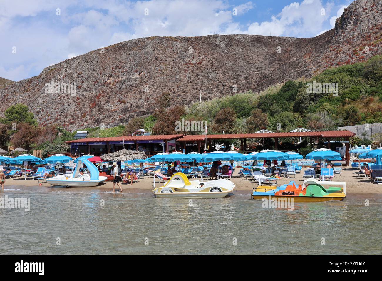 Sperlonga - Lido Baia delle Sirene dal mare Stock Photo - Alamy