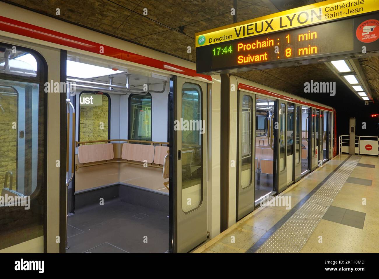 Frankreich, Lyon, Fourvière-Standseilbahn // France, Lyon, Funicular ...