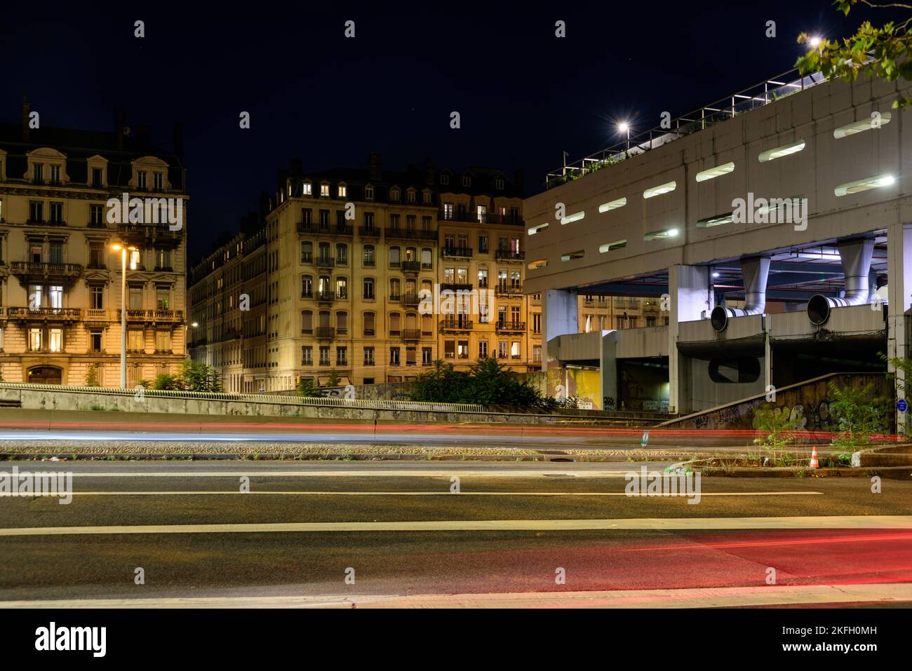 Frankreich, Lyon, Bahnhof Perrache, Busbahnhof // France, Lyon ...