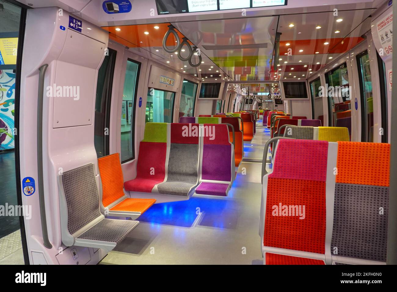 Paris, Bombardier Vorortzug SNCF Z 50000 // Paris, Bombardier Commuter ...