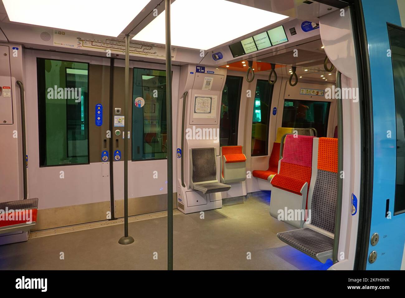 Paris, Bombardier Vorortzug SNCF Z 50000 // Paris, Bombardier Commuter ...