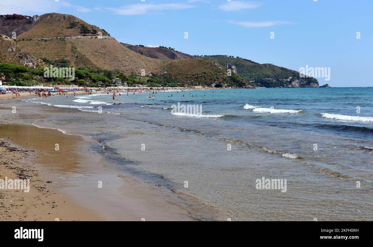Spiaggia di sabbia spiaggia di sperlonga hi-res stock photography and ...